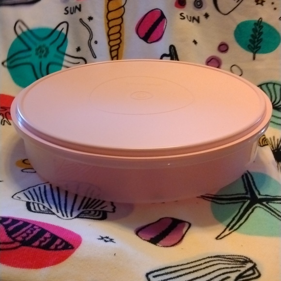 Tupperware | Kitchen | Tupperware 2 Round Pie Food Storage Container ...